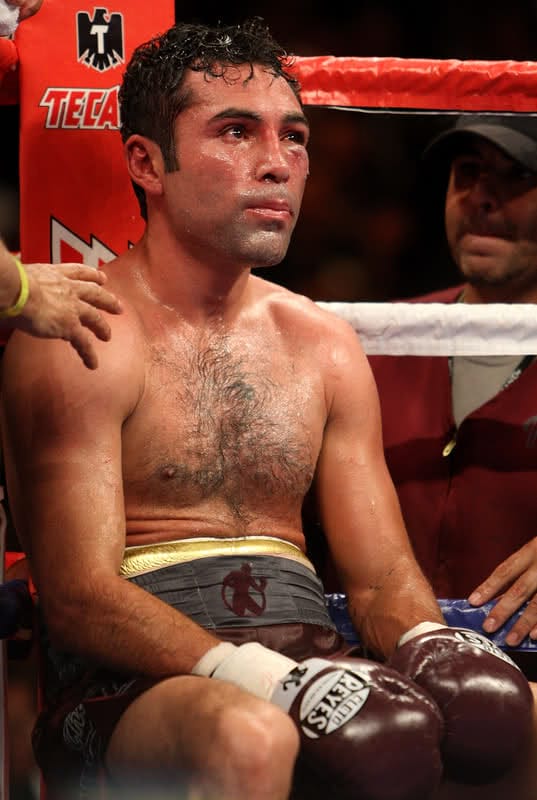 Oscar De La Hoya Biography - Life of Mexican-American Boxer